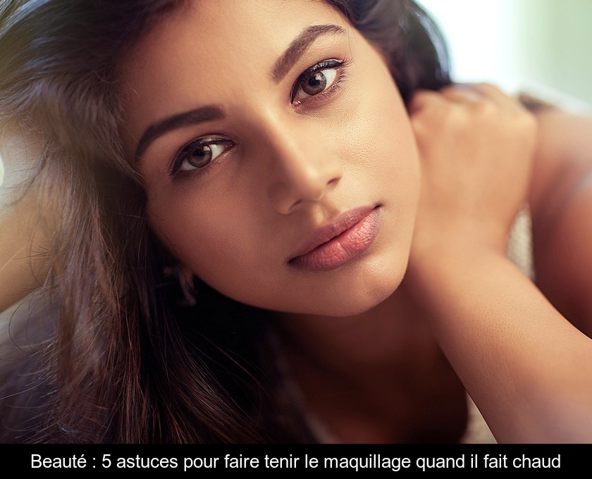 Beauté : 5 astuces pour faire tenir le maquillage quand il fait chaud