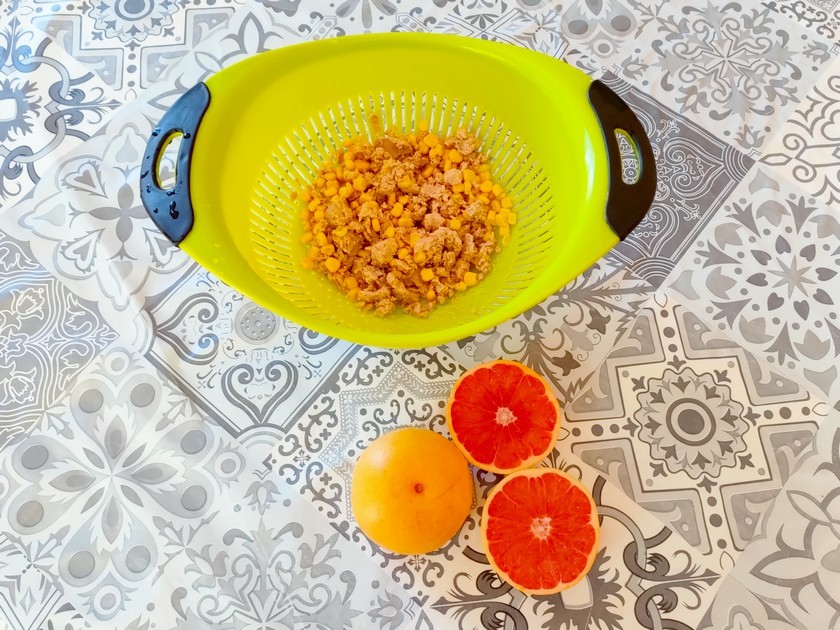 Le pamplemousse farci au thon et au maïs : une recette facile et pas chère