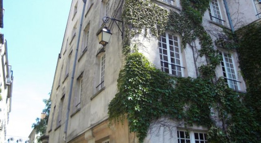 Hotel Auberge De Jeunesse Mije Maubuisson Paris