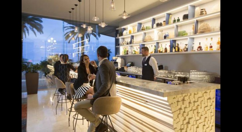 Radisson Blu Hôtel Nice : Luxe, Confort et Vue Imprenable sur la ...