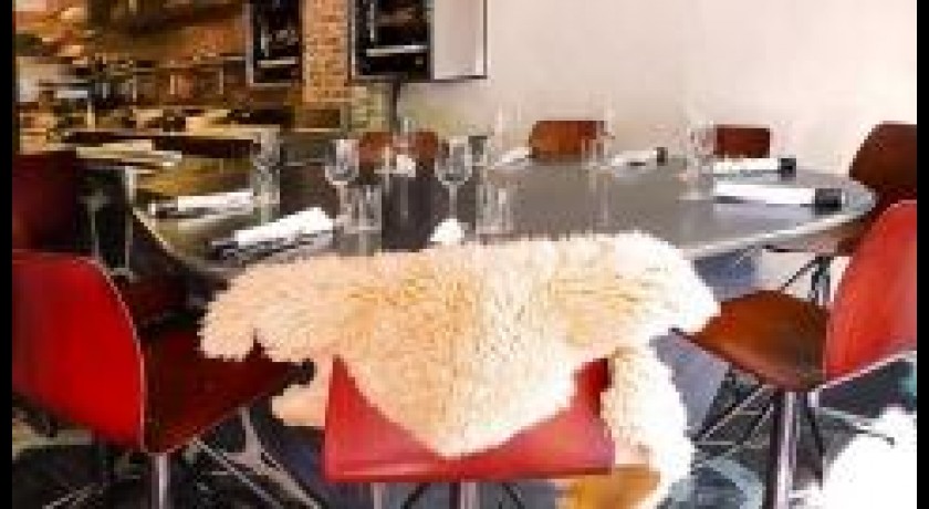 Restaurant Table Paris