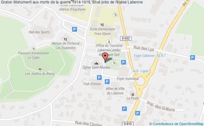 Monument aux morts de la guerre 1914-1918, situé près de l'église ...