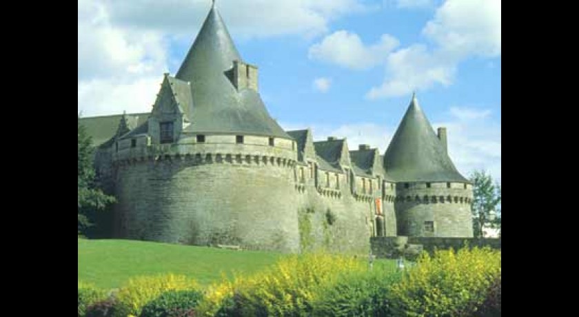 Château des rohan Pontivy tourisme Abbaye, forts et châteaux