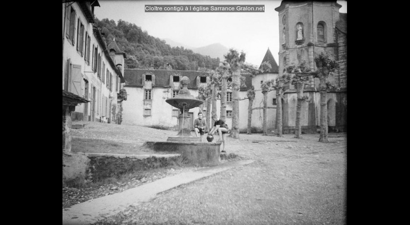 Cloître contigü à l'église Sarrance tourisme