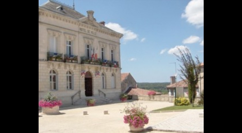Mézin, ville médiévale et cité bouchonnière Mezin tourisme Site / monument