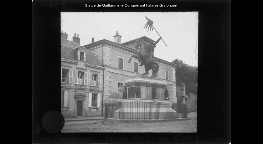Statue de guillaume le conquérant Falaise tourisme