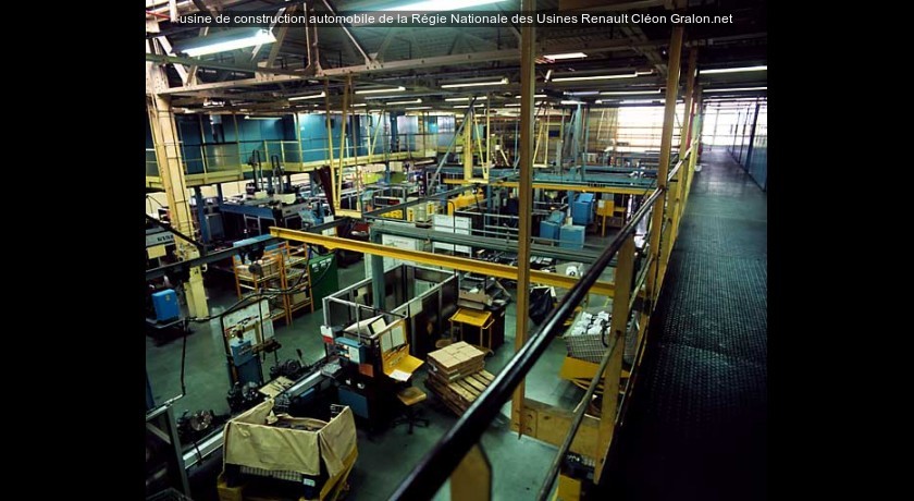 Usine de construction automobile de la régie nationale des usines ...